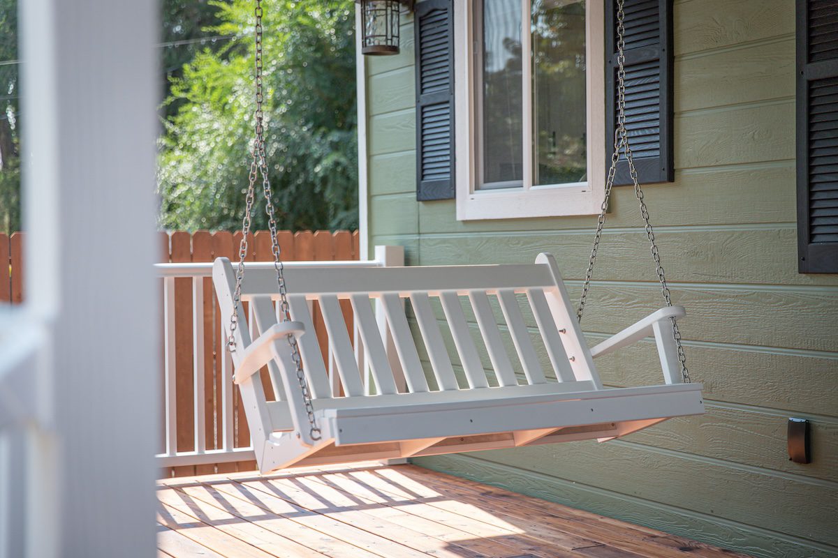 Rugged, Refined Aluminum Porch Railing in Kansas City | The Deck Supply